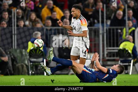 ZWEIKAMPF, Aktion Kevin Schade GER (14) (Mitte) gegen Micky van de Ven ...