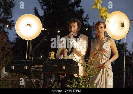 VITO SANZ und ITSASO ARANA in THE OTHER WAY AROUND (2024) -Originaltitel: VOLVEREIS-, Regie ...