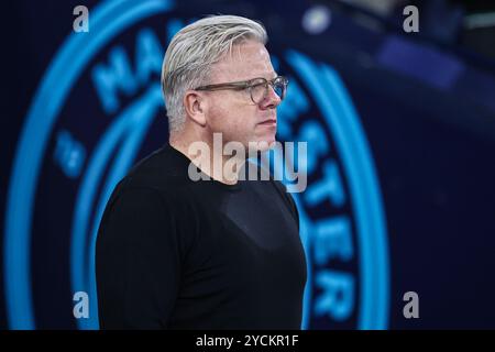 Lars Friis Cheftrainer von Sparta Prag und PEP Guardiola Manager von ...