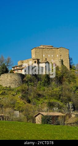 Überreste der mittelalterlichen Burg Canossa, die der Herzogin Matilda ...