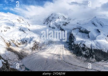 Der Blick auf den Gorner Gletscher oder Grenzgletscher von oben auf der ...