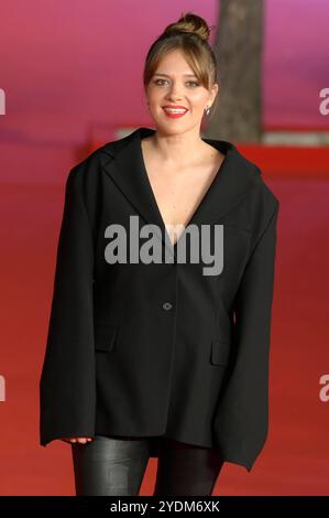 Sanda Codreanu bei der Premiere des Kinofilms Les femmes au balcon auf ...