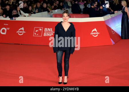 Sanda Codreanu bei der Premiere des Kinofilms Les femmes au balcon auf ...