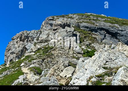 Der felsige Aufstieg zum Gipfel des Pierre Avoi, Walliser Alpen ...