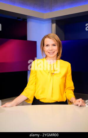 Helene Bubrowski in der ARD-Talkshow maischberger im Studio Berlin ...