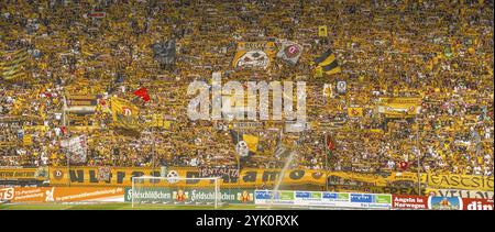 Fanblocks der Ultras, Gluecksgas-Stadion, Dynamo Dresden Fußballstadion ...