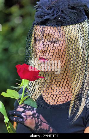 Eine junge, trauernde Witwe mit Schleier und Rose, Tod und Erbschaft ...