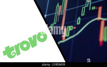 Das Trovo-Logo wird auf dem Smartphone angezeigt. Trovo ist ein Live ...