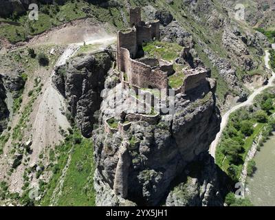 Blick vom Schloss Enguzek in Uzundere, Erzurum, Türkei Stockfotografie ...