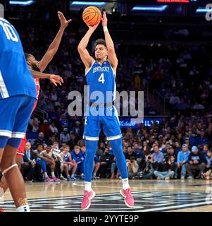 Koby Brea (4) verteidigt Bruce Thornton (2) in der ersten Halbzeit beim ...