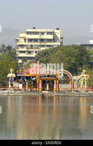 Bunt bemalt Mahadeo Dhyan mandir, Lord Shiva Meditationstempel erbaute ...