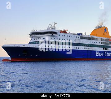 Blue Star Ferry - The Patmos - Ankunft im Hafen von Livadia, Tilos ...