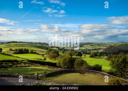 Das Foto zeigt die typische Landschaft rund um das Dorf Kentmere im ...