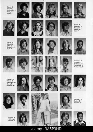 Das Centralian Yearbook der Central High School 1977 zeigt das Schuljahr 1976-1977 und ...