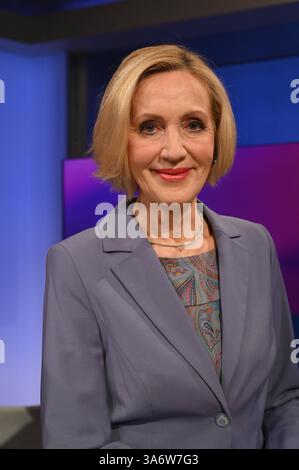 Moderatorin Petra Gerster zu Gast in der ARD Talkshow Maischberger ...