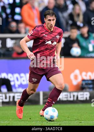 MONCHENGLADBACH - Willi Orban von RB Leipzig beim Bundesliga-Spiel ...