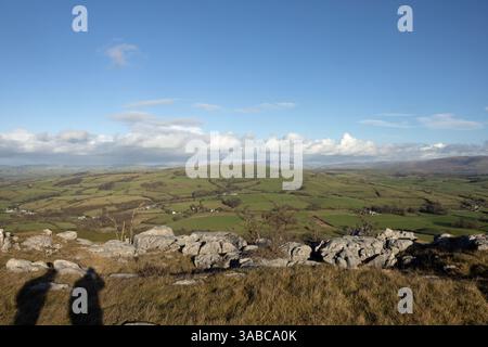 Blick von der Nähe des Gipfels des Farleton Fell mit Blick auf das Lune ...