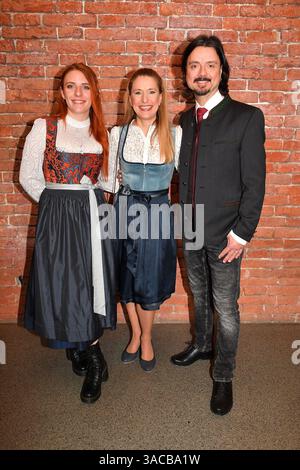 Stefanie Hertel, Lenny Lanner und Johanna Cross More than words ...