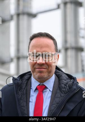 07. April 2025, Sachsen, Nünchritz: Dirk Panter (SPD), sächsischer ...