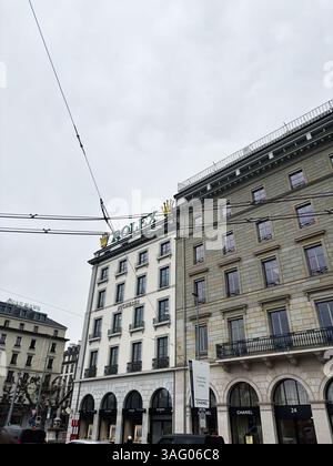 Genf, Schweiz - 27. März 2025: Eine malerische Genfer Straße mit ...