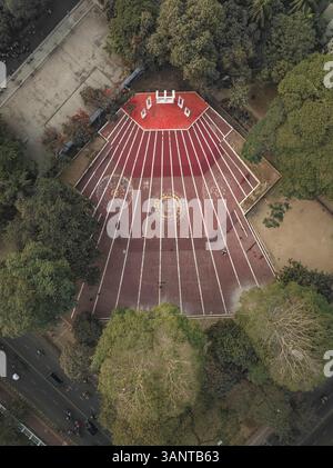 Blick aus der Vogelperspektive auf Central Shaheed Minar, ein Denkmal ...