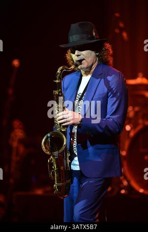 HOLLYWOOD FL - 10. MAI: Boney James tritt im Hard Rock Live im Seminole ...