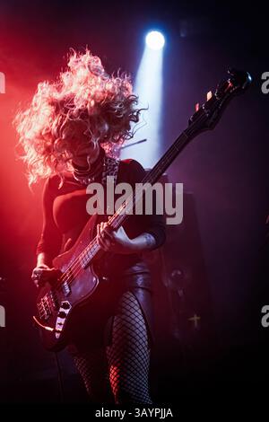 Aarhus, Dänemark. April 2025. Die dänische Doom-Metal-Band Konvent gibt ...