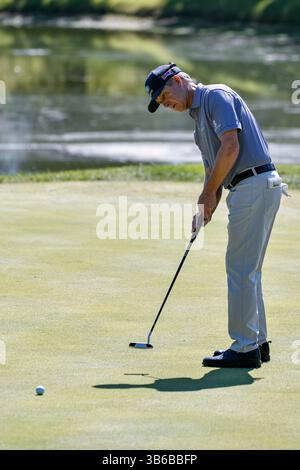 09. September 2022: David Toms zieht das Grün 4. an während der ersten ...