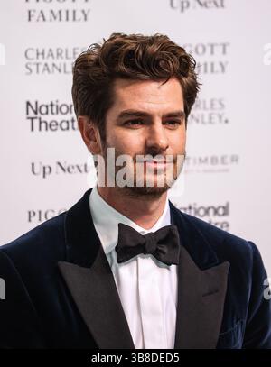 Andrew Garfield nimmt an der National Theatre Up Next Gala in London ...