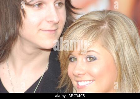 Der Olympiasieger Shawn Johnson und der Schauspieler Mitchel Musso ...