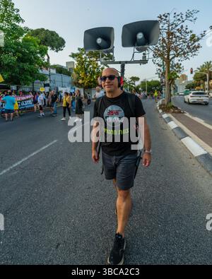 Haifa, Israel - 17. Mai 2025: Menschen protestieren gegen die IDF, da ...