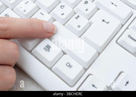 Business Lady Zeiger Drücken Der Tasten, Hand Berühren Der ...