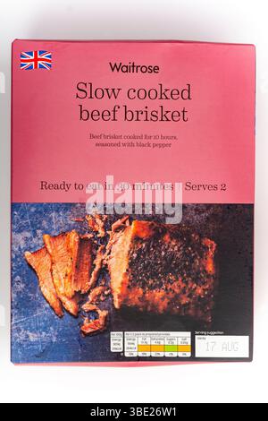 Langsam gegartes Rinderbrust in einer gusseisernen Auflaufform mit ...