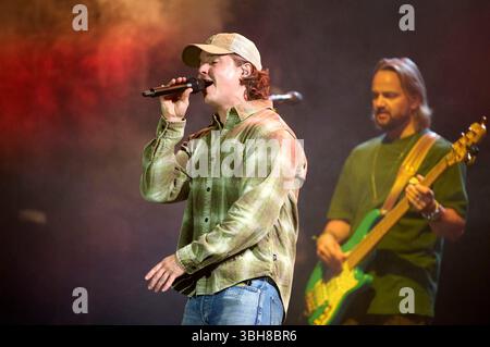 Lukas Forchhammer und Magnus Larsson von Lukas Graham live auf dem ...