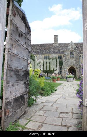 Nymans Gardens in Handcross, West Sussex. Die malerischen Gärten ...