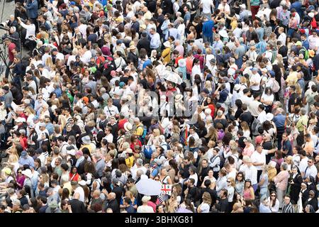 Papst Leo XIV. Leitet Regina Caeli Gebet aus der zentralen Loggia des ...