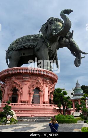 Thailand: Erawan, der dreiköpfige Elefant, Symbol des alten Siam, auf ...