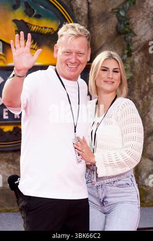 Jens Knossalla und Lia Mitrou bei der Premiere des Kinofilms Jurassic ...