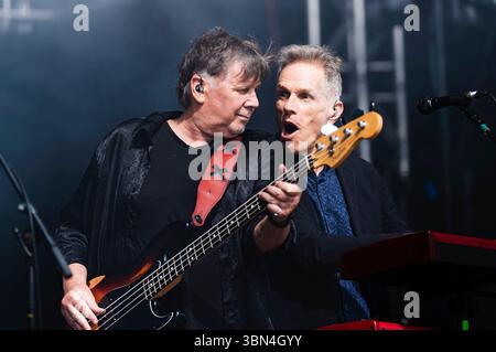 Fran Smith Jr. und Rob Hyman von the Hooters leben beim 15. Open R ...