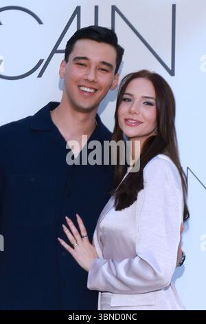 San Diego Pooth und Louisa Büsche bei der Marc Cain Fashion Show Eine ...