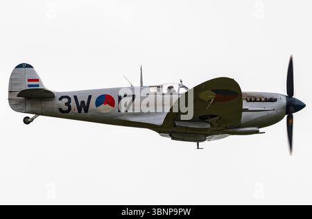 RNLAF Historic Flight Supermarine Spitfire LF Mk.IXC tritt auf der ...