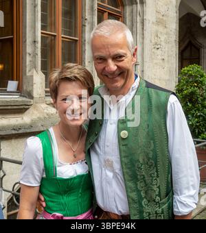 Dr. Michael Irmgard Moeller Hofbraeu Direktor Uschi Glas Schauspielerin ...
