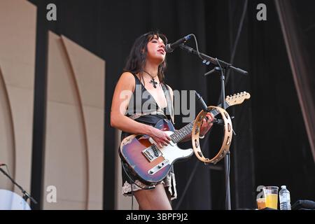 LONDON, ENGLAND - 16. JUNI: Lia Metcalfe von „The Mysterines“ tritt am ...