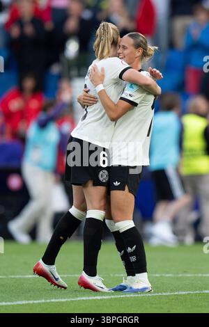 Janina Minge #6 der Mannschaft Deutschland im Viertelfinale der UEFA ...