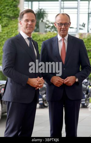 Pressekonferenz mit Bundeskanzler Friedrich Merz und Generalsekretärs ...