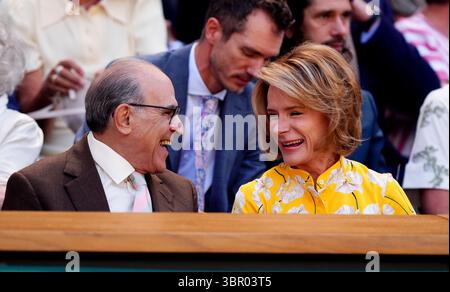 Sir David Suchet (links) und Harriet Stephen in der Royal Box am 11 ...