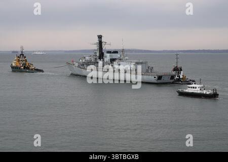 Die ehemalige Fregatte der Royal Navy HMS MONMOUTH beginnt ihre lange ...