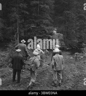 Aktuell 18–1949: Die Bulldozer-Offensive -Blick über das große Testfeld ...