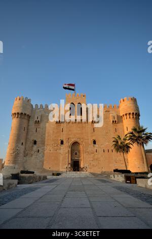 Die Zitadelle von Qaitbay (Fort von Quitbay) ist eine ...