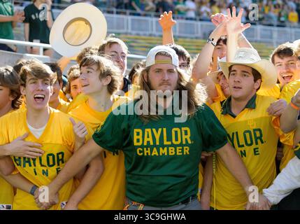 1 2022. Oktober: Baylor Bears Studenten warten darauf, dass die Spieler ...